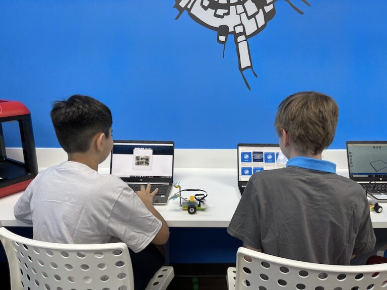 5 Reasons To Try a STEM Program - Class Tech Tips